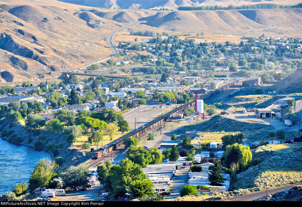 CP 8841 CEFX 1045 WB CP Thompson Sub Coal Loads